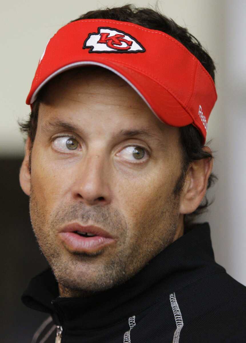 At camp, Chiefs face first test under new coach Haley