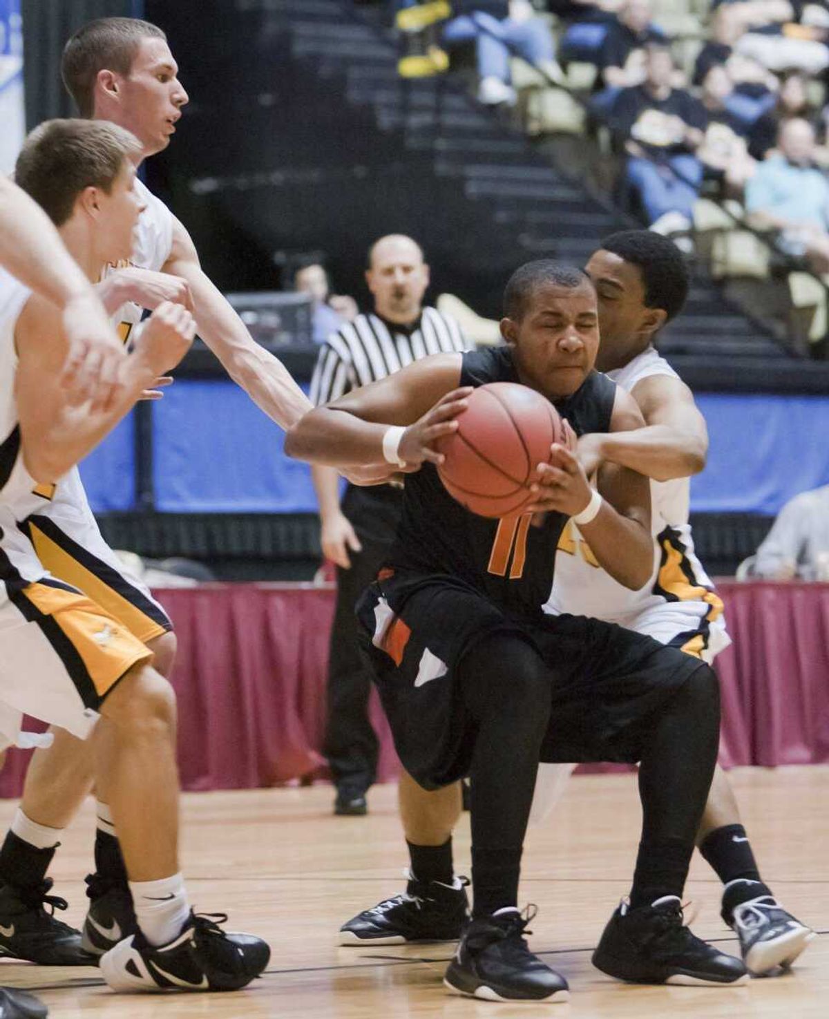 Scott County Central boys basketball team uses quickness, heart to att...