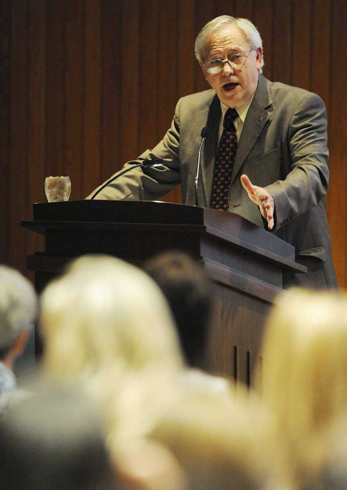 Robert Hamblin reflects on SEMO English career at lecture