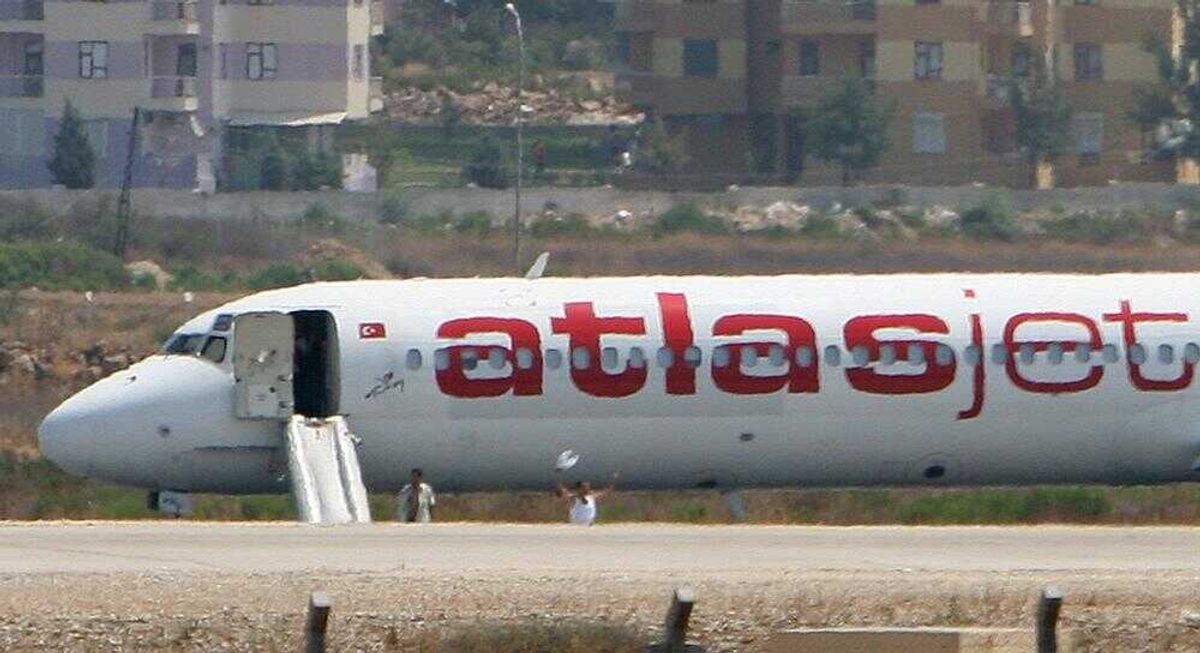 Two surrender after hijacking Turkish plane