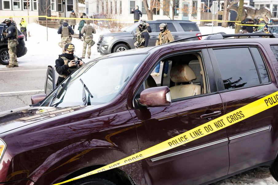 ICE officer kills Minneapolis driver in deadly start to immigration op...