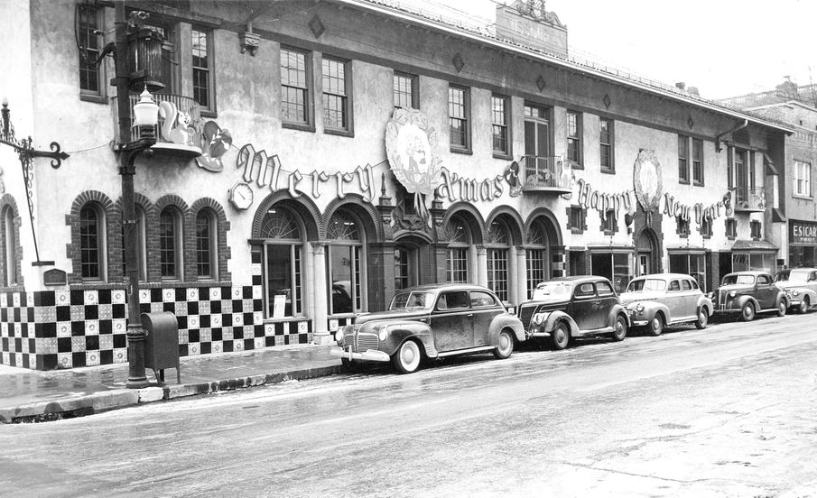 Captured on Film: Southeast Missourian Building dressed for the holida...
