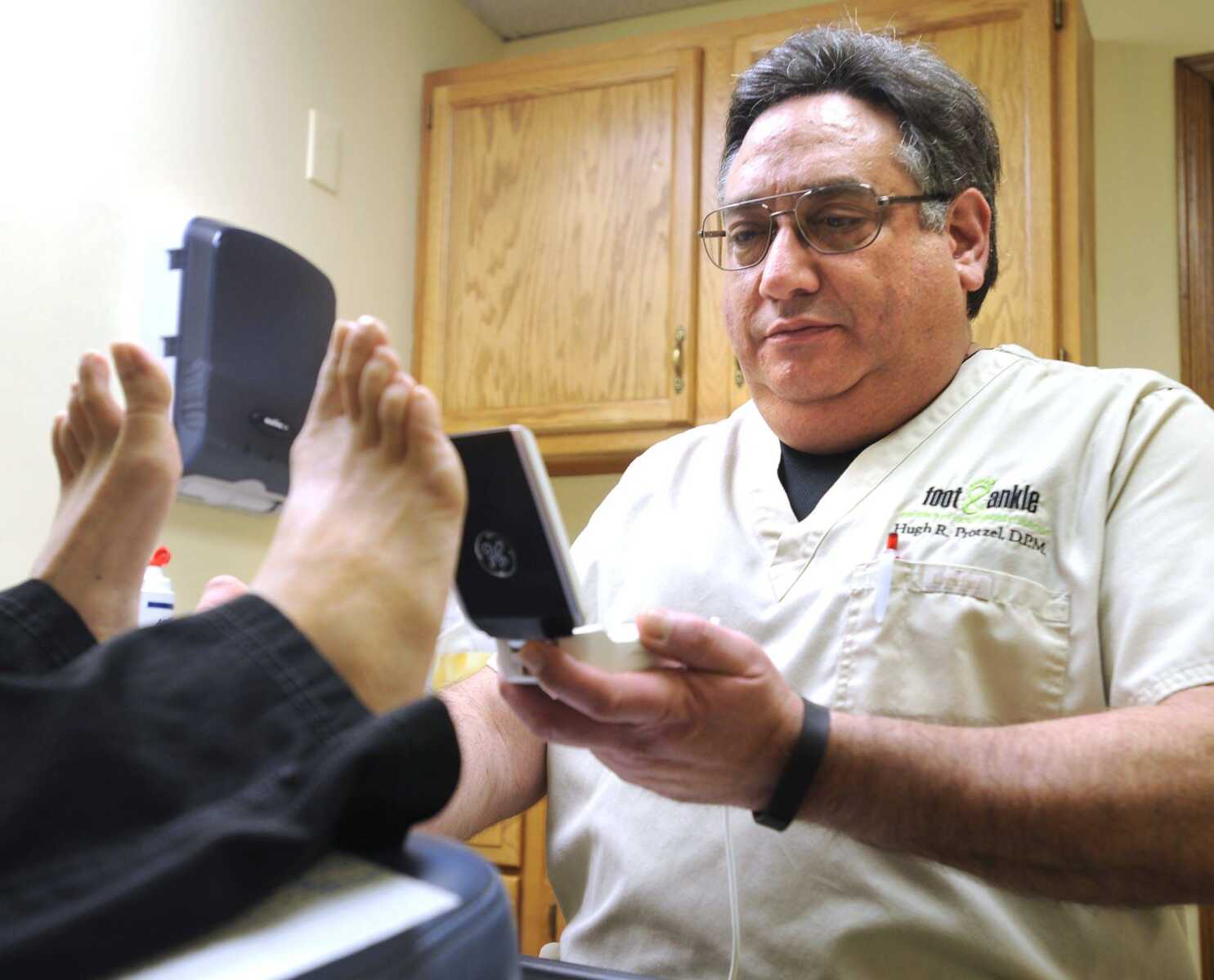 Local podiatrist becomes first in U.S. to use portable scanning device