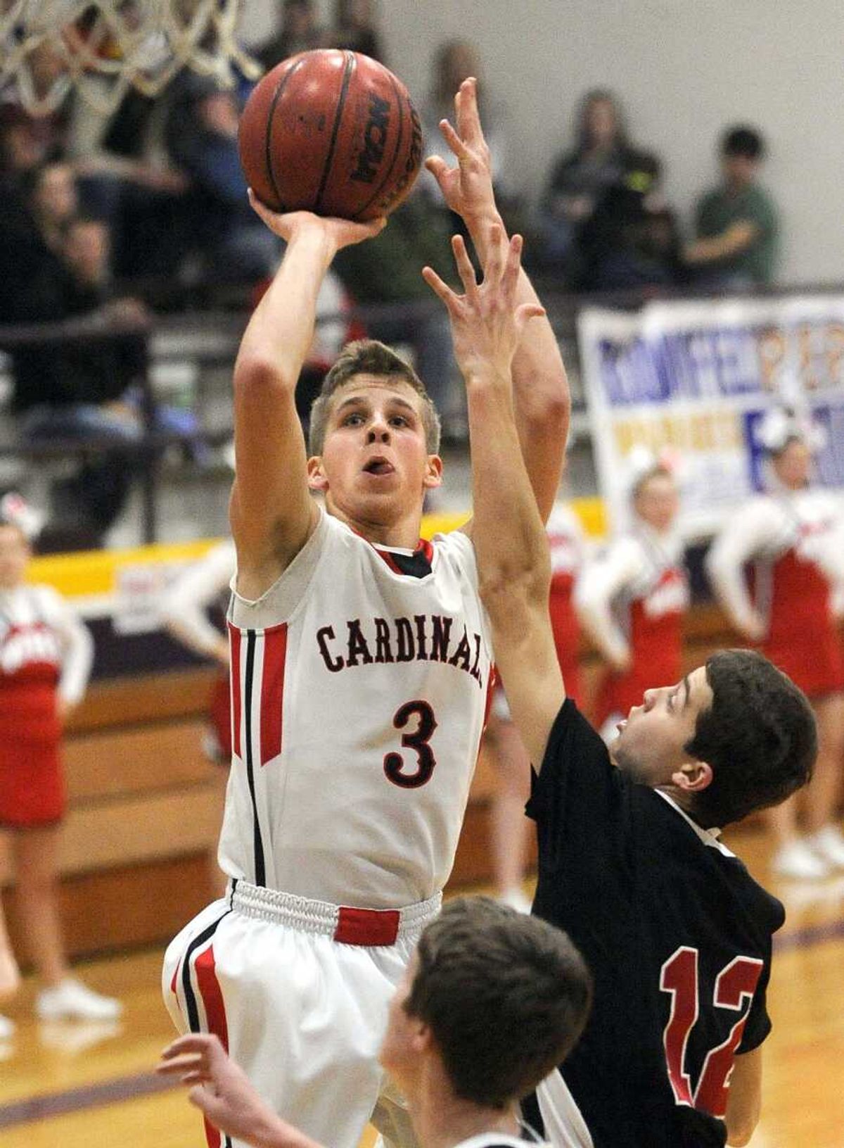 Bloomfield boys basketball team's last-second shot downs Advance
