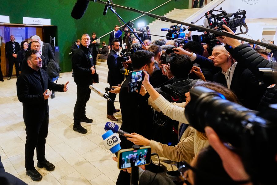 Russia, Ukraine and the US are holding peace talks in Abu Dhabi. They'...