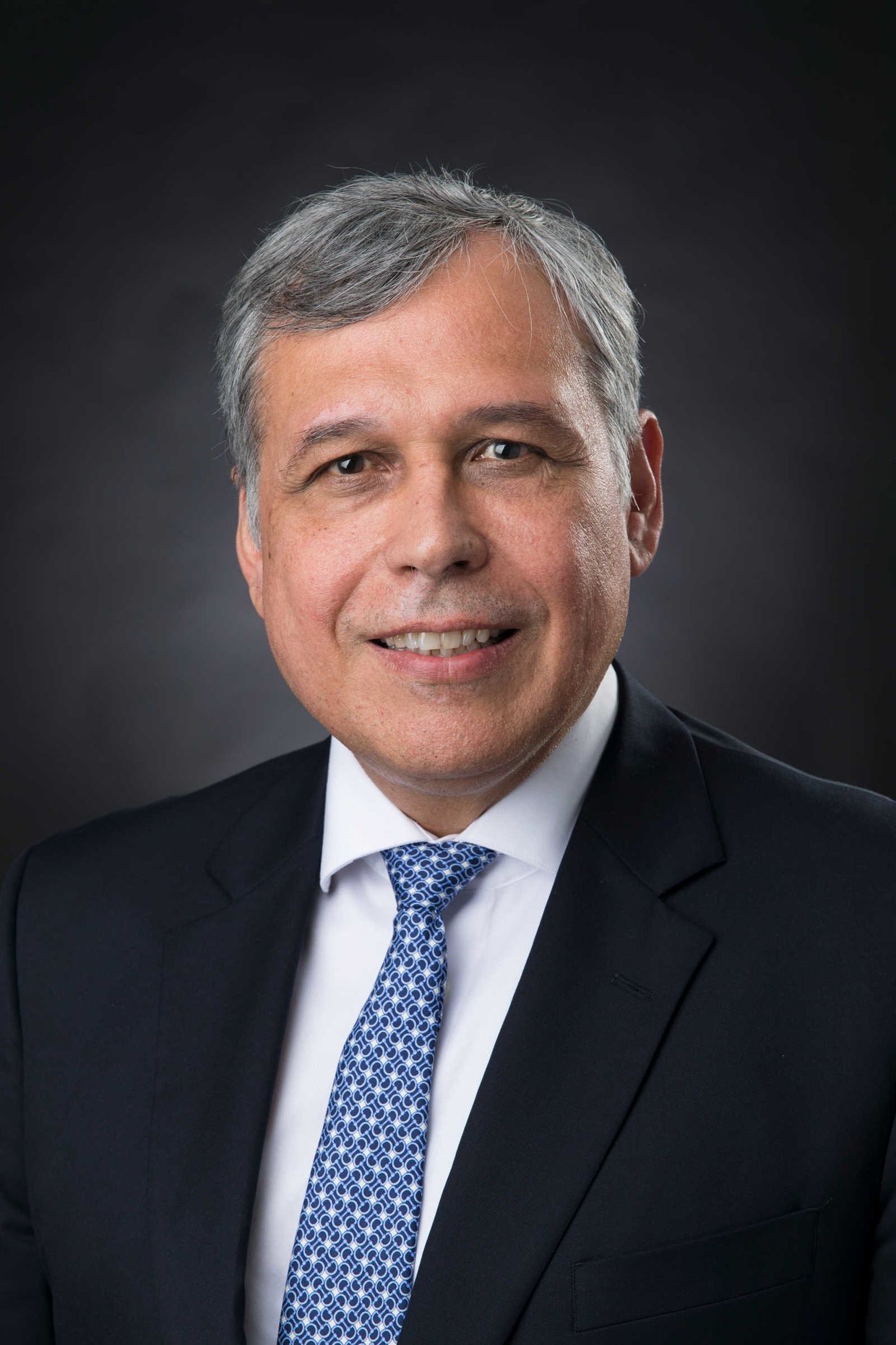 Dr. Alberto Dávila