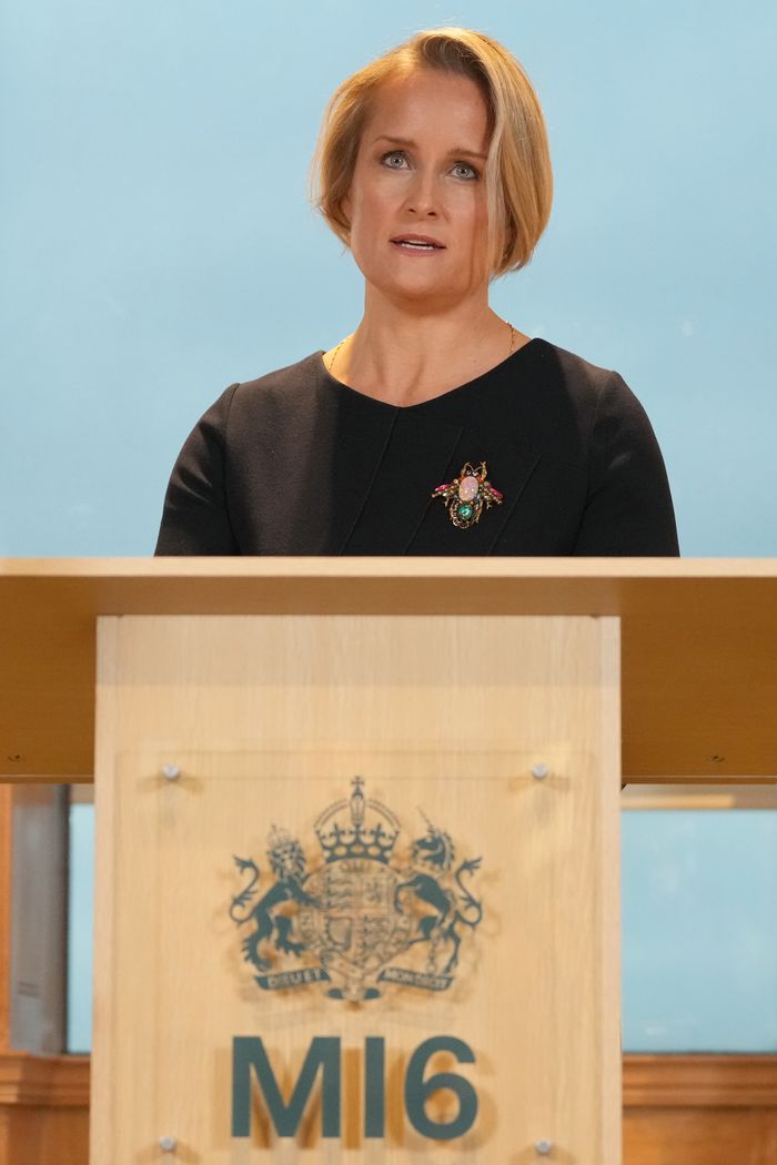 Britain’s MI6 spy chief says Putin is dragging out peace talks and wan...