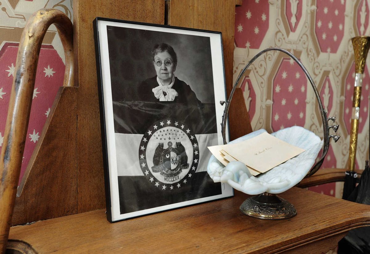 Missouri flag designer Marie Watkins Oliver getting bust at ...