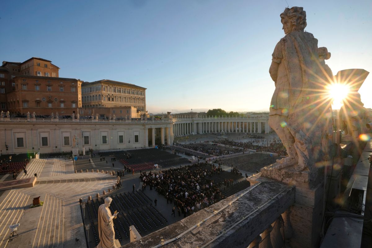 The Latest: Mourners race to get standing room spot in St. Peter’s Squ...