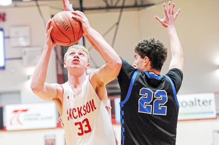 Jackson boys' hot shooting holds off Ladue on 'Pink Out' night