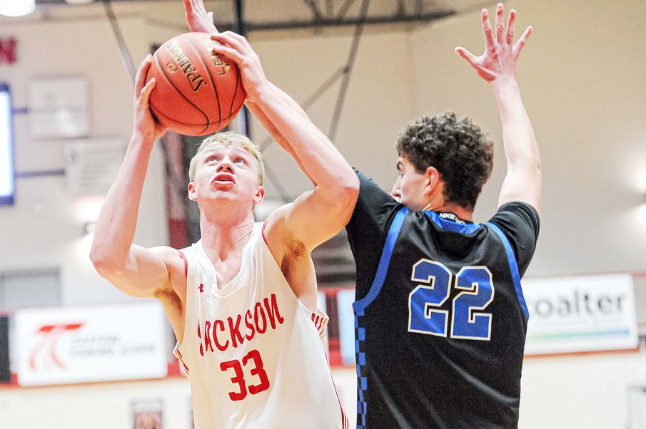 Jackson boys' hot shooting holds off Ladue on 'Pink Out' nig...