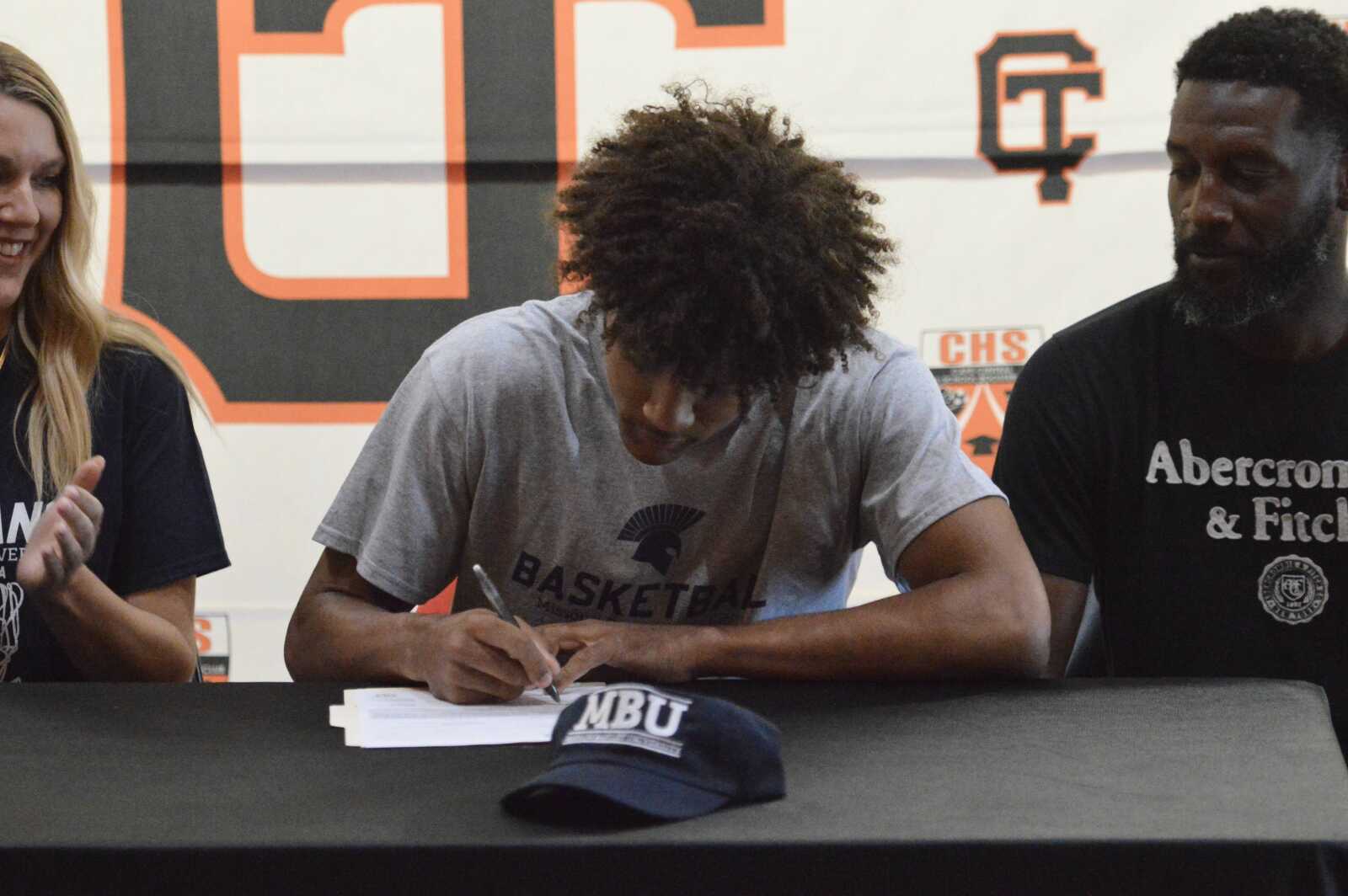 Tyson Williams signs with Missouri Baptist basketball