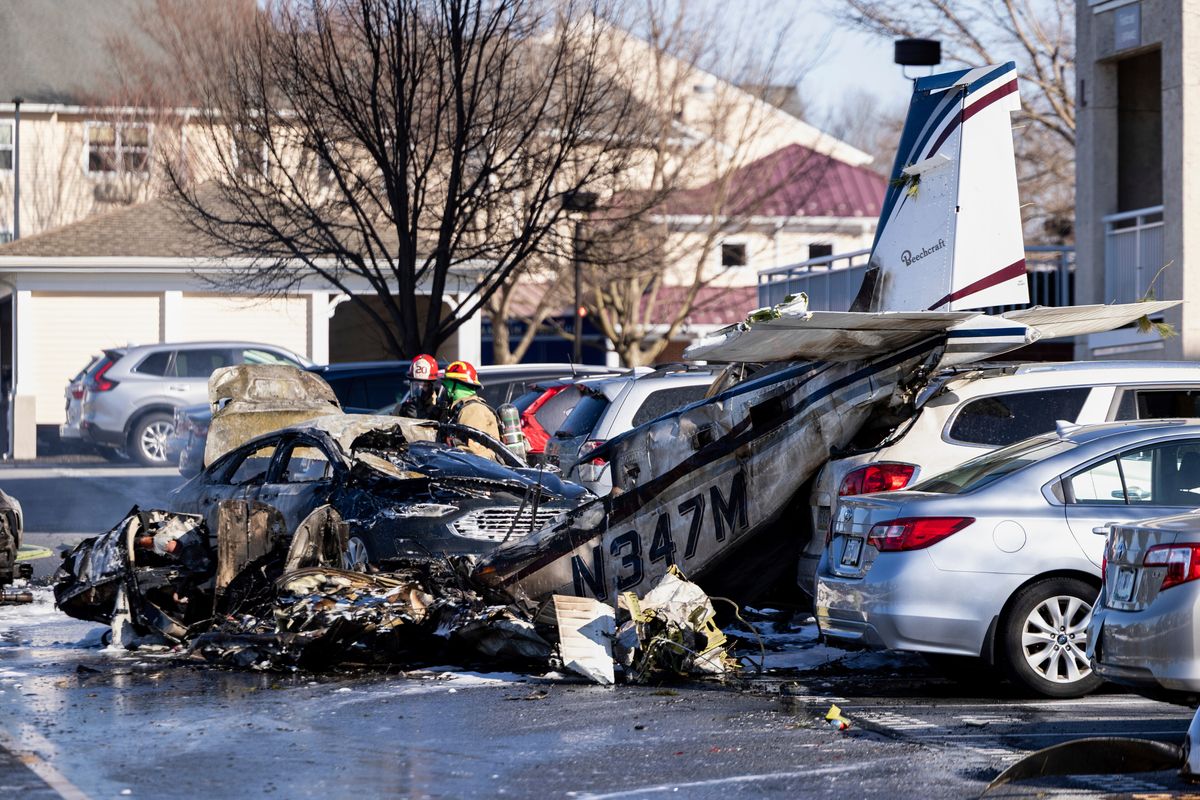 A single-engine plane crashes near a Pennsylvania airport and all 5 ab...