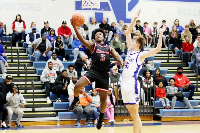 Kobe Thomas breaks school 3-point record as Sikeston handles Notre Dam...