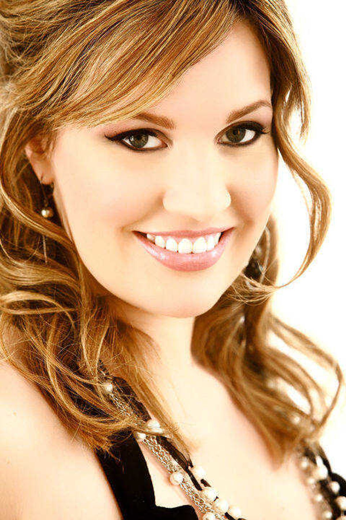 "TARIA" Performing at Roxy's Big Country Saloon!