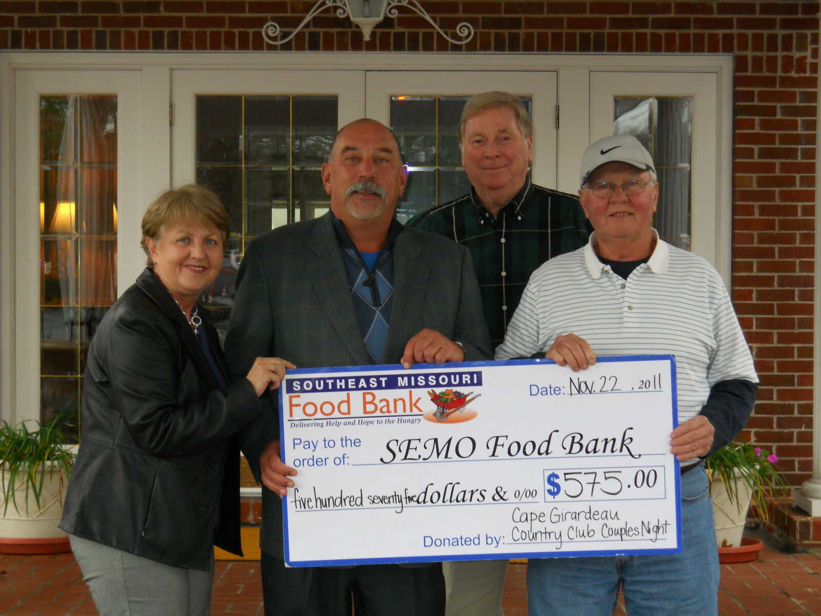 Country Club Members donate to SEMO Food Bank