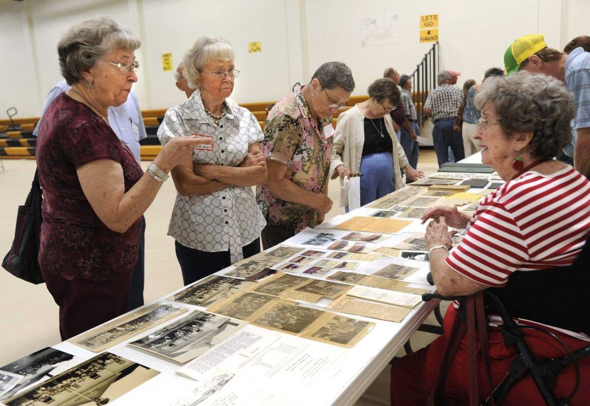 More than 200 gather for Nell Holcomb 50th anniversary celebration