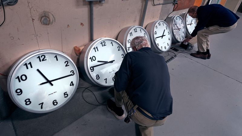 Here's what happens to your body when clocks 'fall back' an hour
