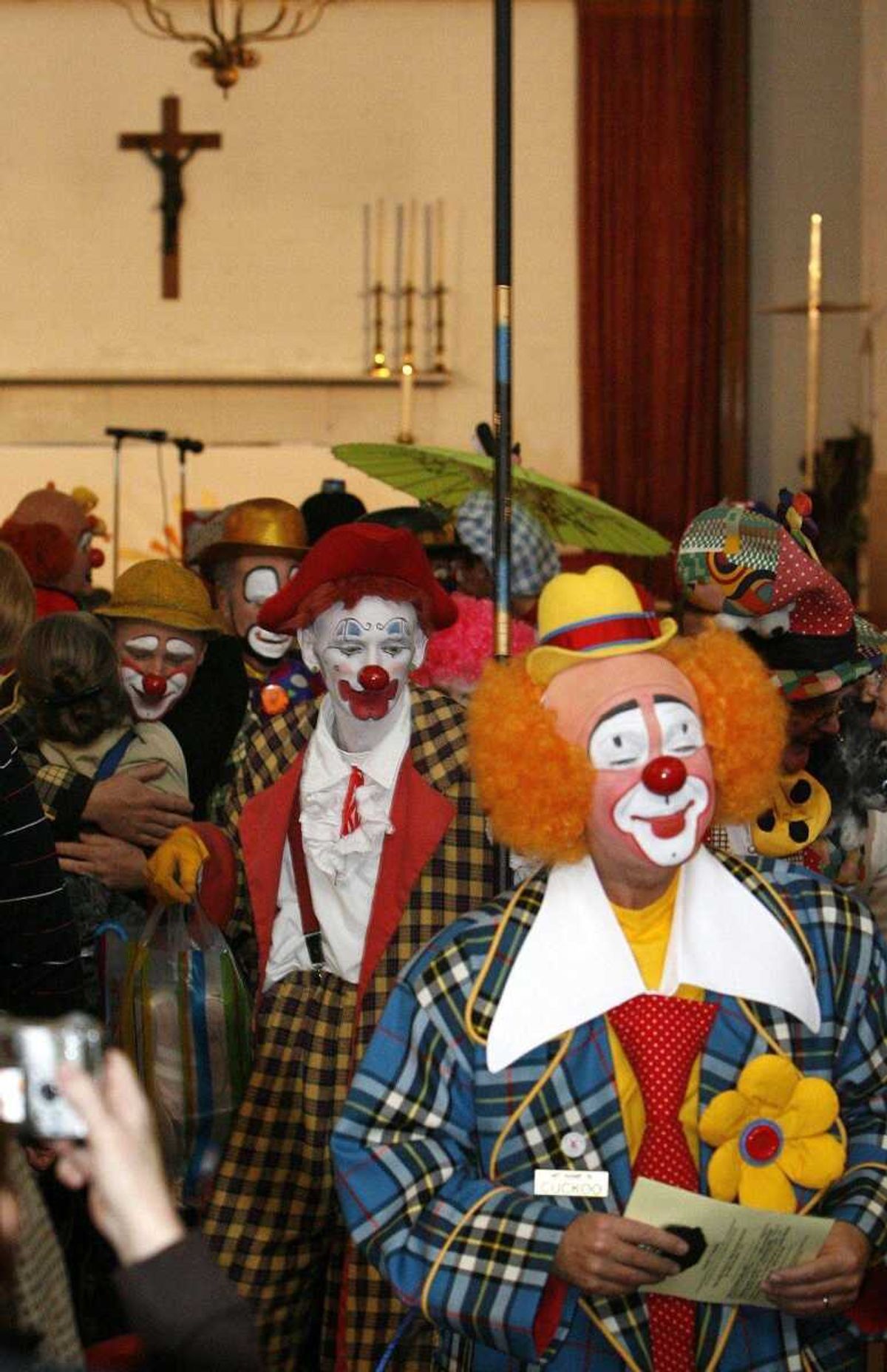 Clowns pack east London church for tribute to the father of modern clo...
