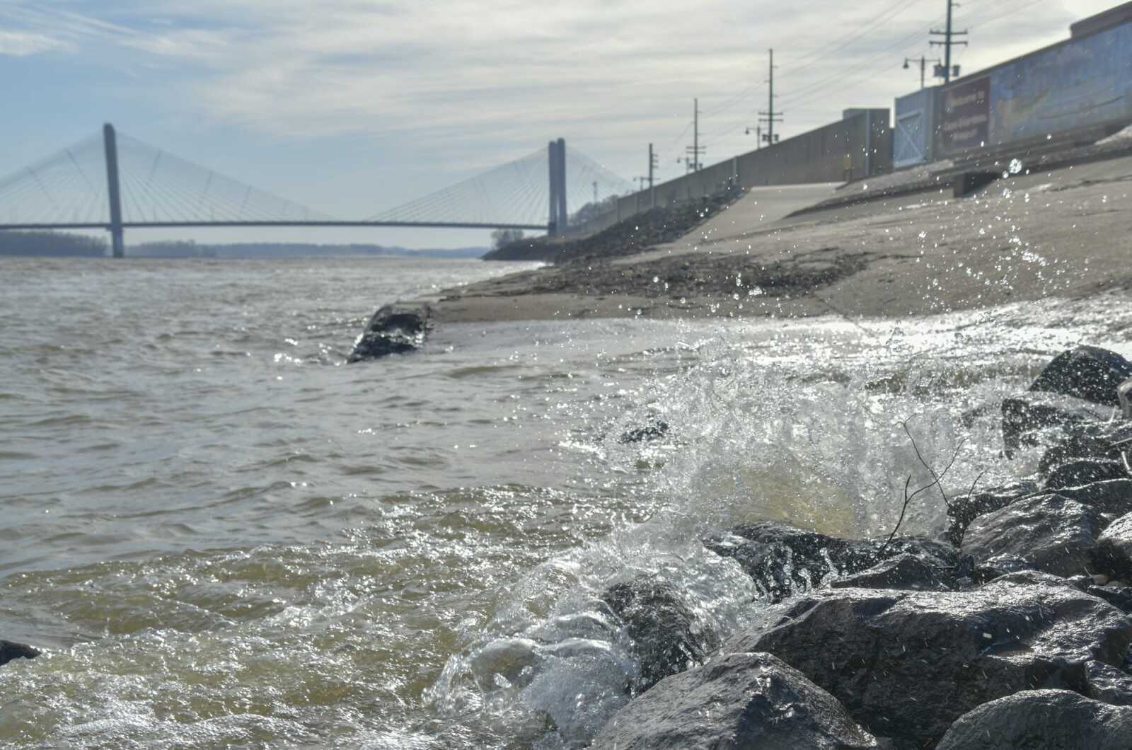 River waves on the Mississippi
