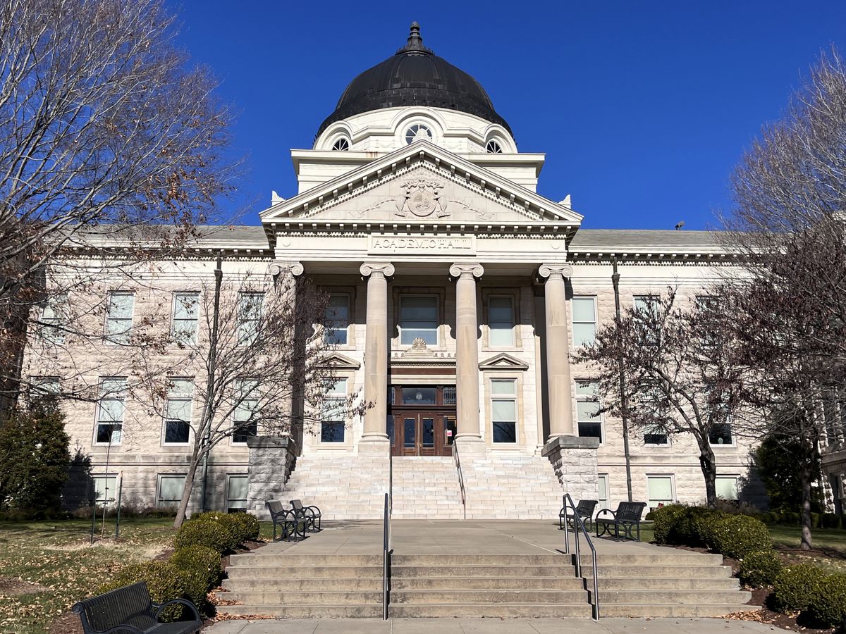 SEMO honors outstanding students, faculty, organizations with annual l...