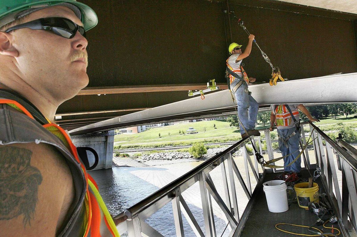 MoDOT bridge workers repair beam on Bill Emerson Memorial Bridge