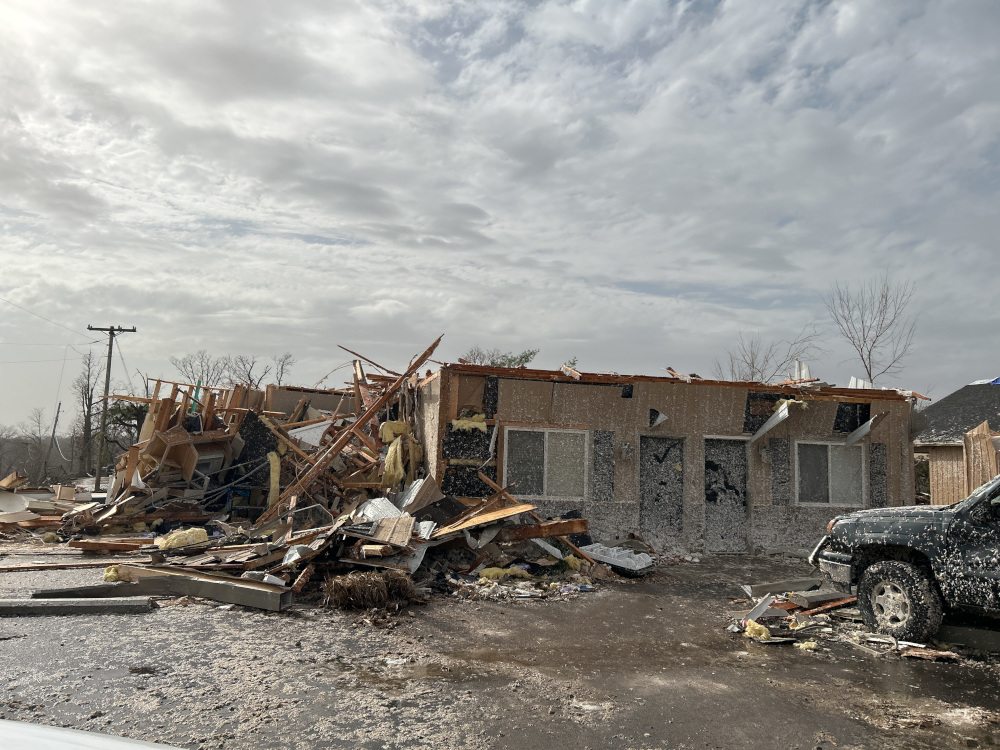 Tornadoes roar through region; 1 killed in Butler County, six in Wayne...