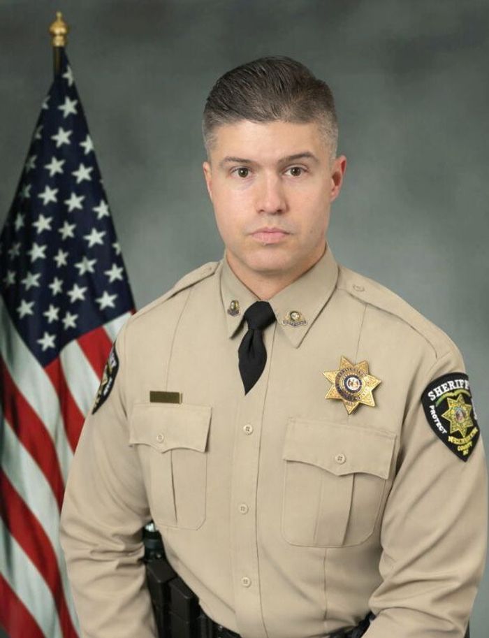 2 Missouri sheriff's deputies fatally shot, 2 others wounded, authorit...