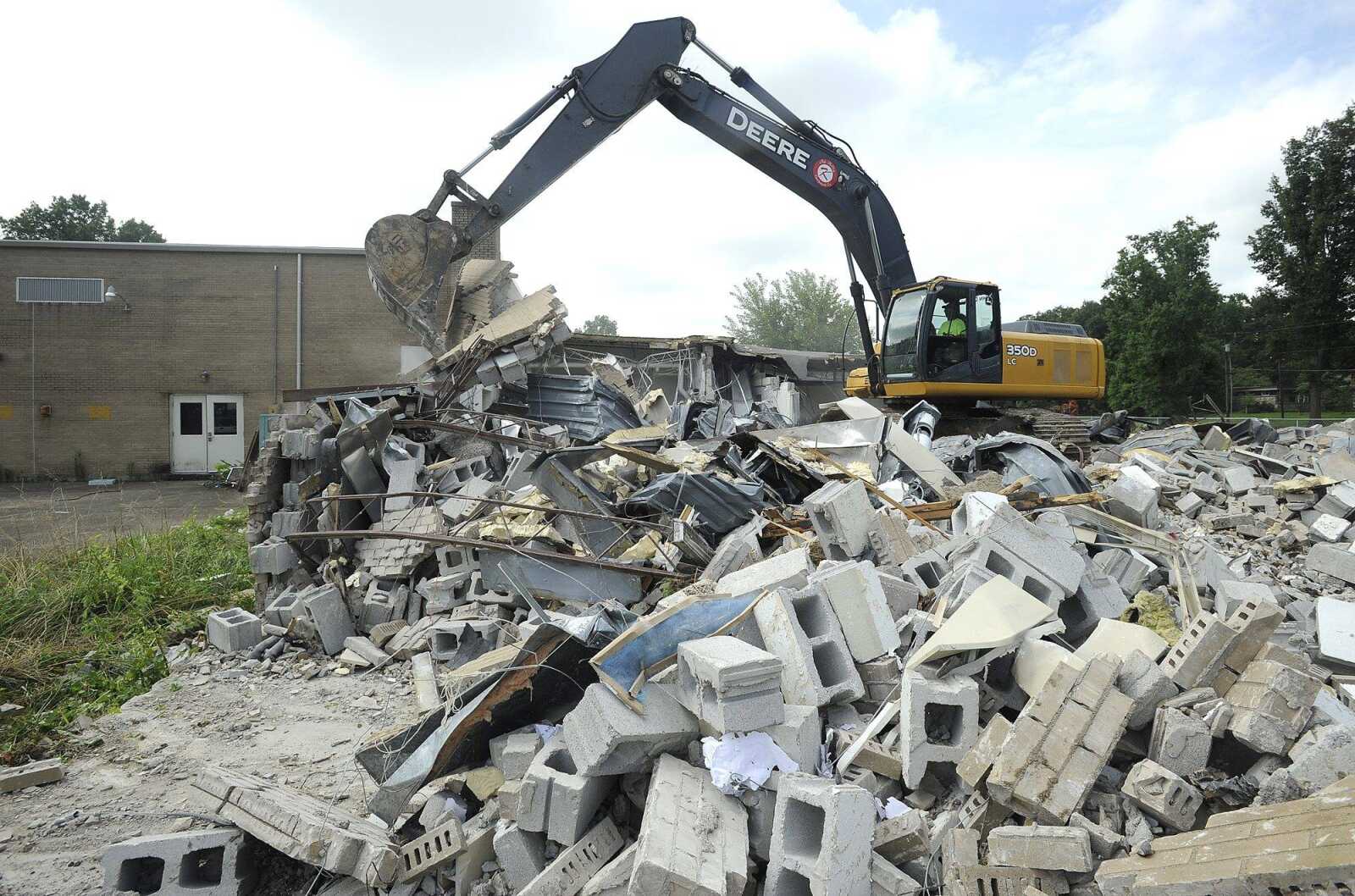 Naval Reserve demolition begins in Cape