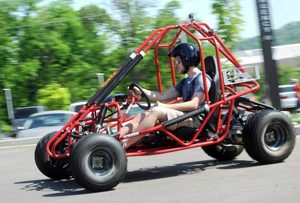 SEMO students demonstrate their electric vehicle