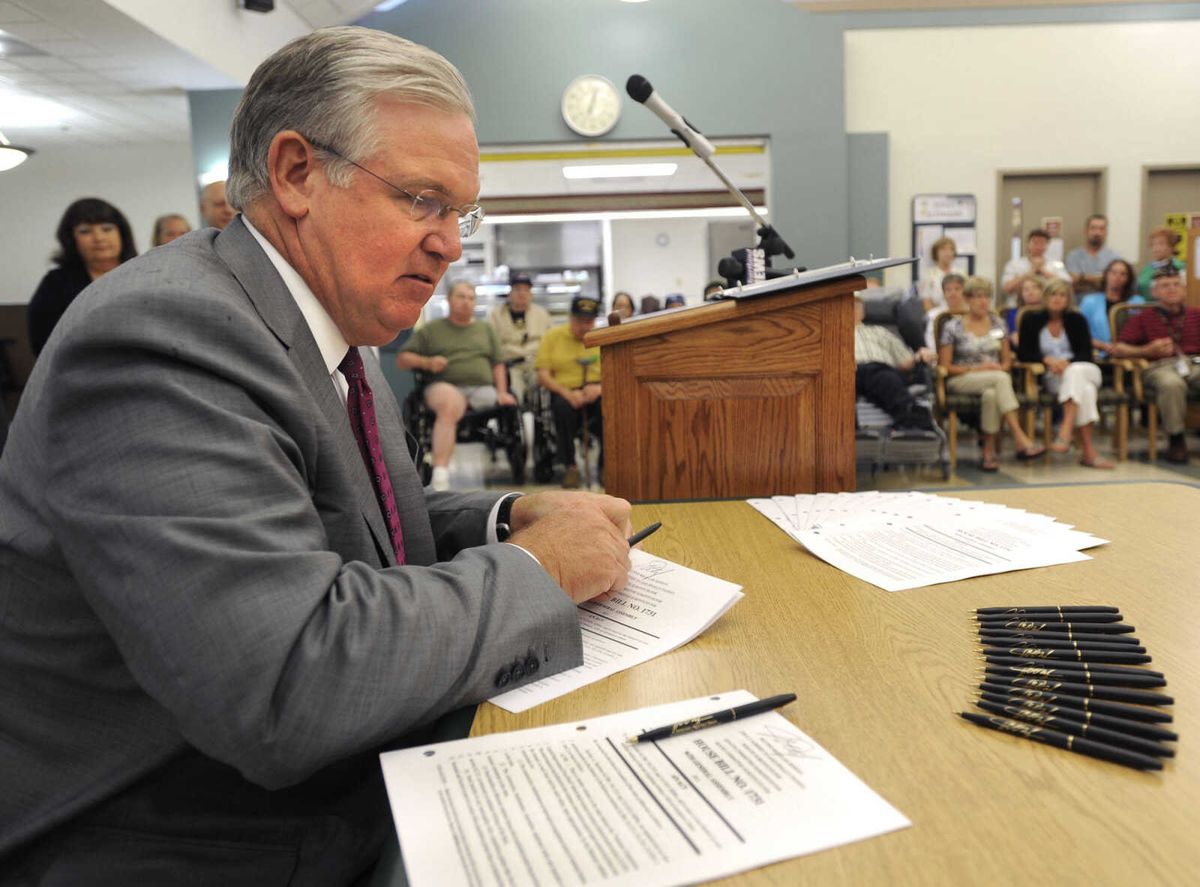 Jay Nixon signs bill in Cape to fund veterans homes
