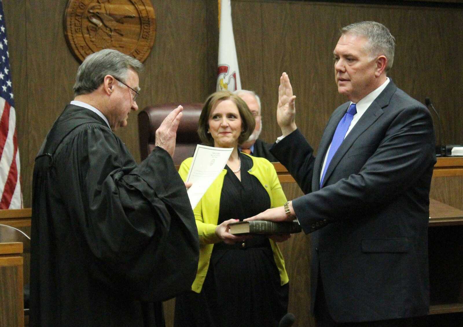 Farris sworn in as Alexander County circuit judge