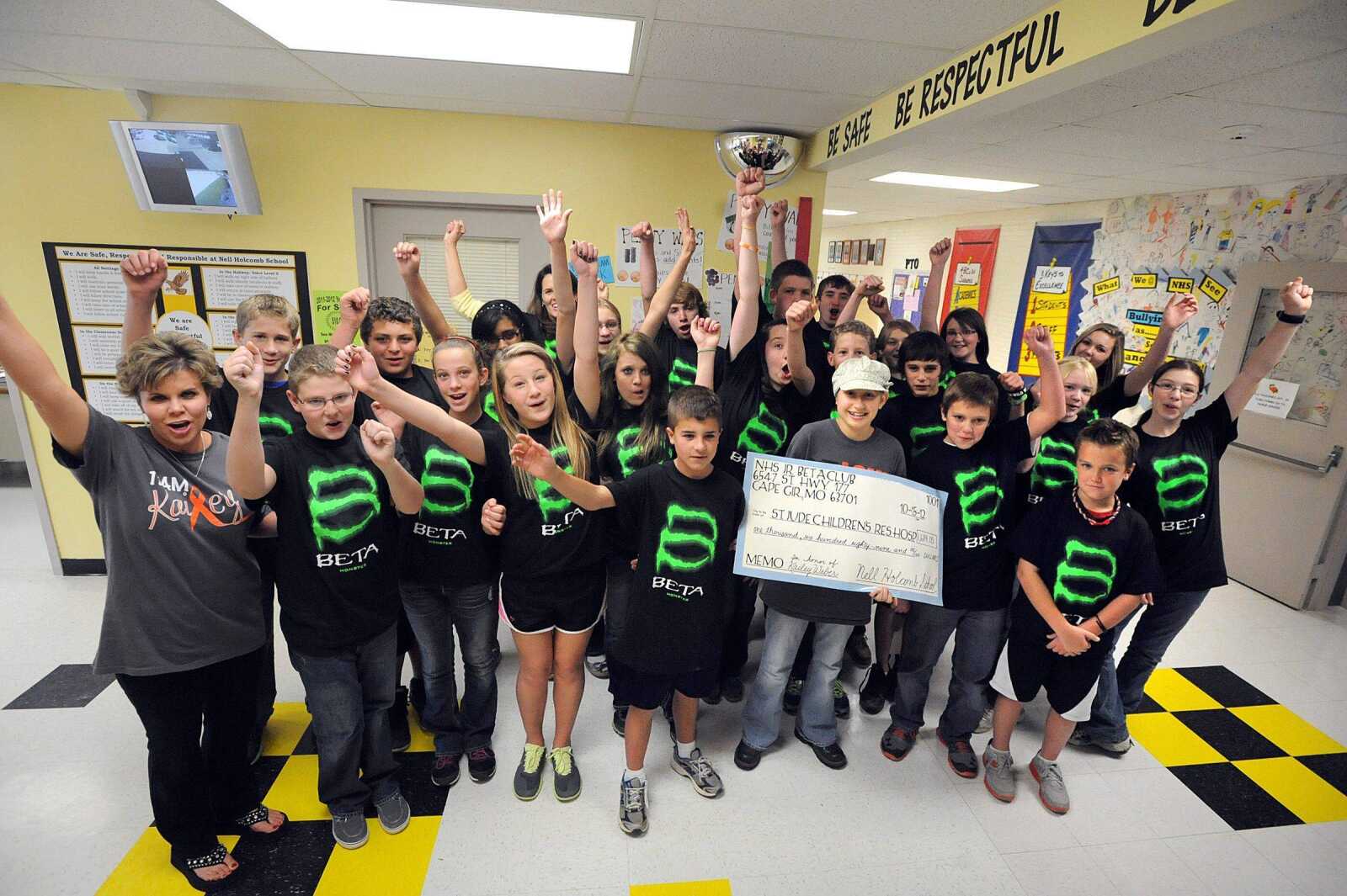 Nell Holcomb students raise money to benefit cancer treatment of frien...