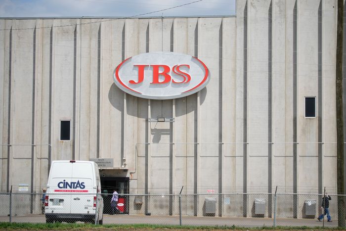 3,800 workers strike at one of the largest meatpacking plants in the U...