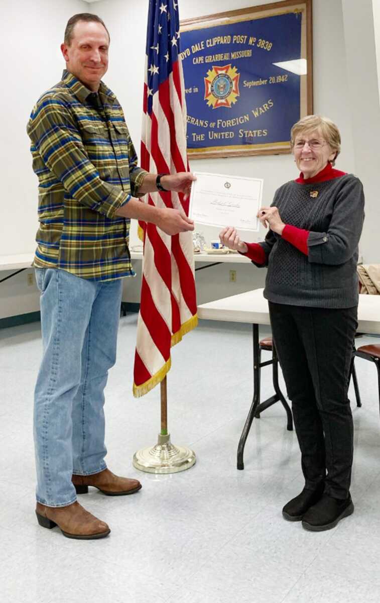 Goodin receives award 11-27-22