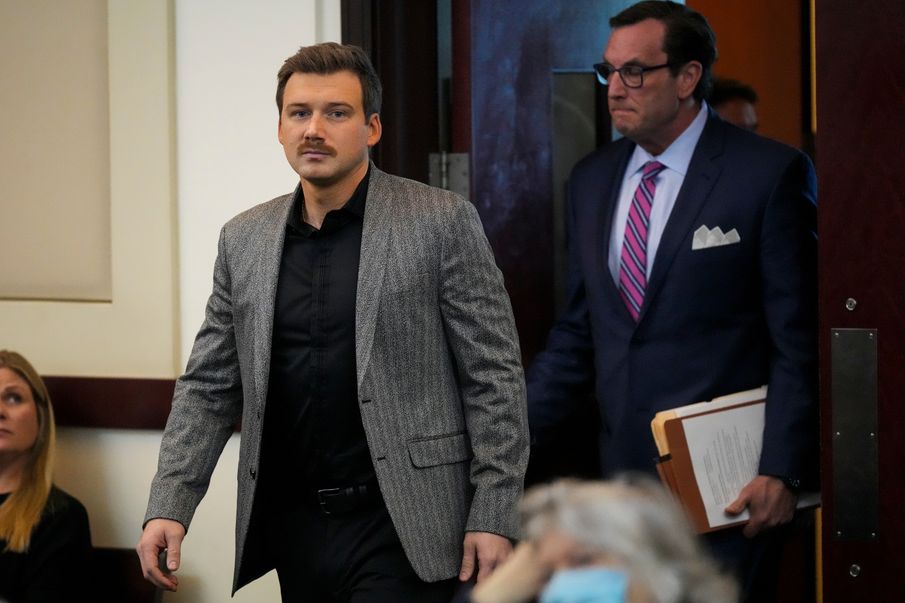 Morgan Wallen denied throwing chair off bar roof to police i...