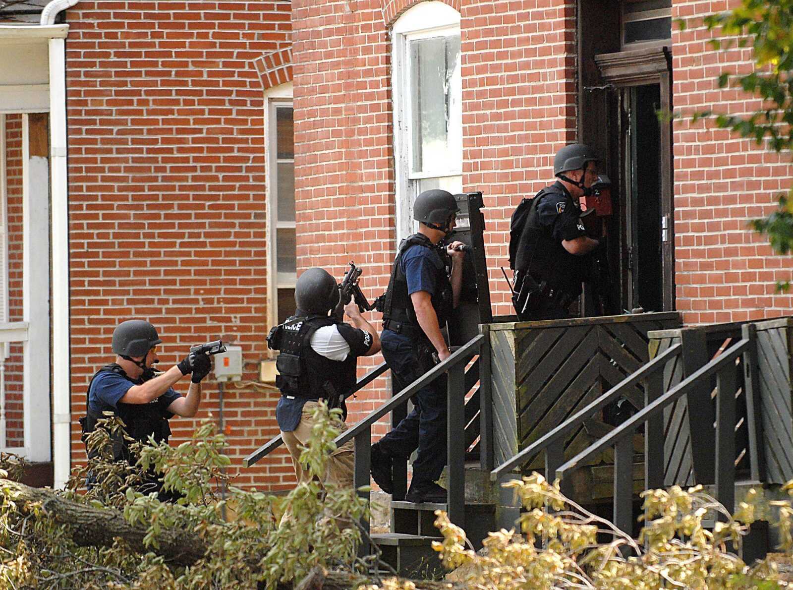 Cape police surround building after report of robbery