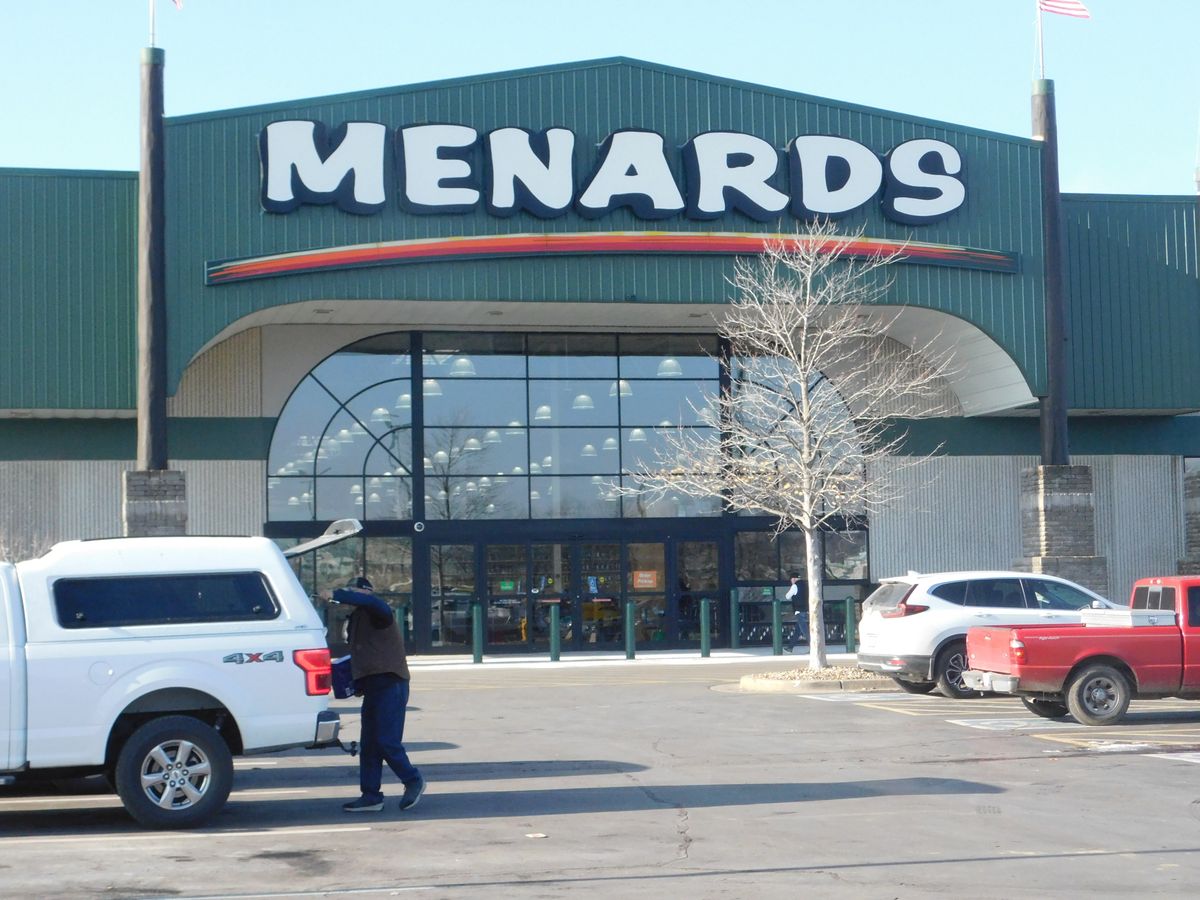 Menards aids Red Star Food Pantry with donation drive