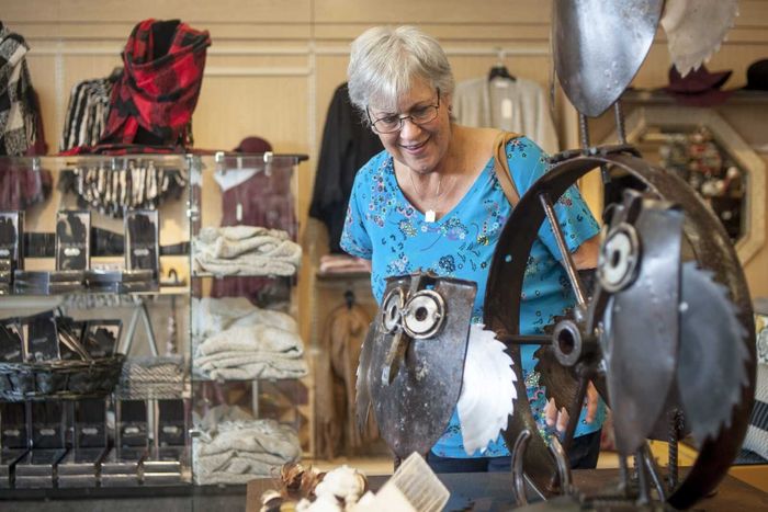 Dana's Hallmark opens, offers artisan merchandise