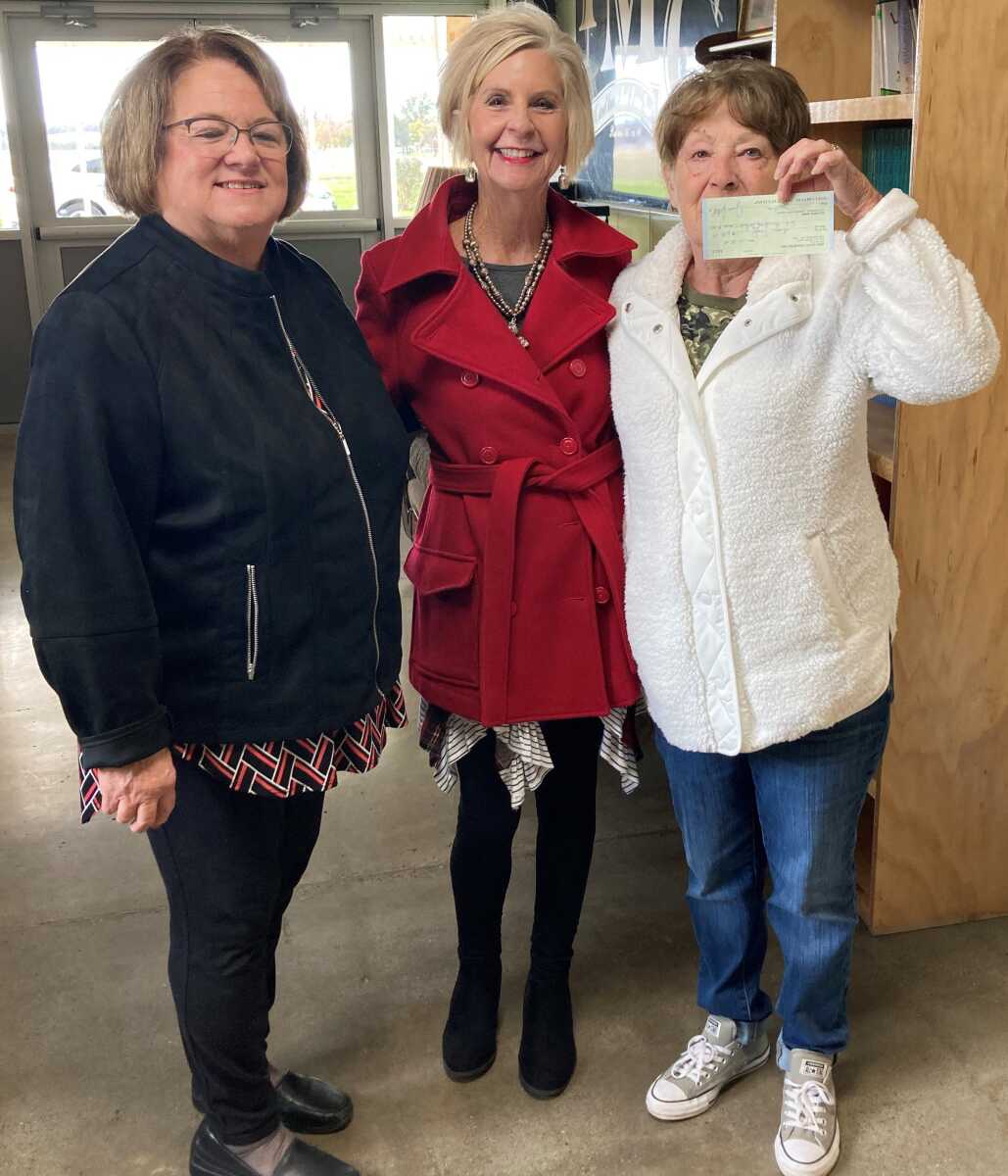 Area transitional housing center receives donation