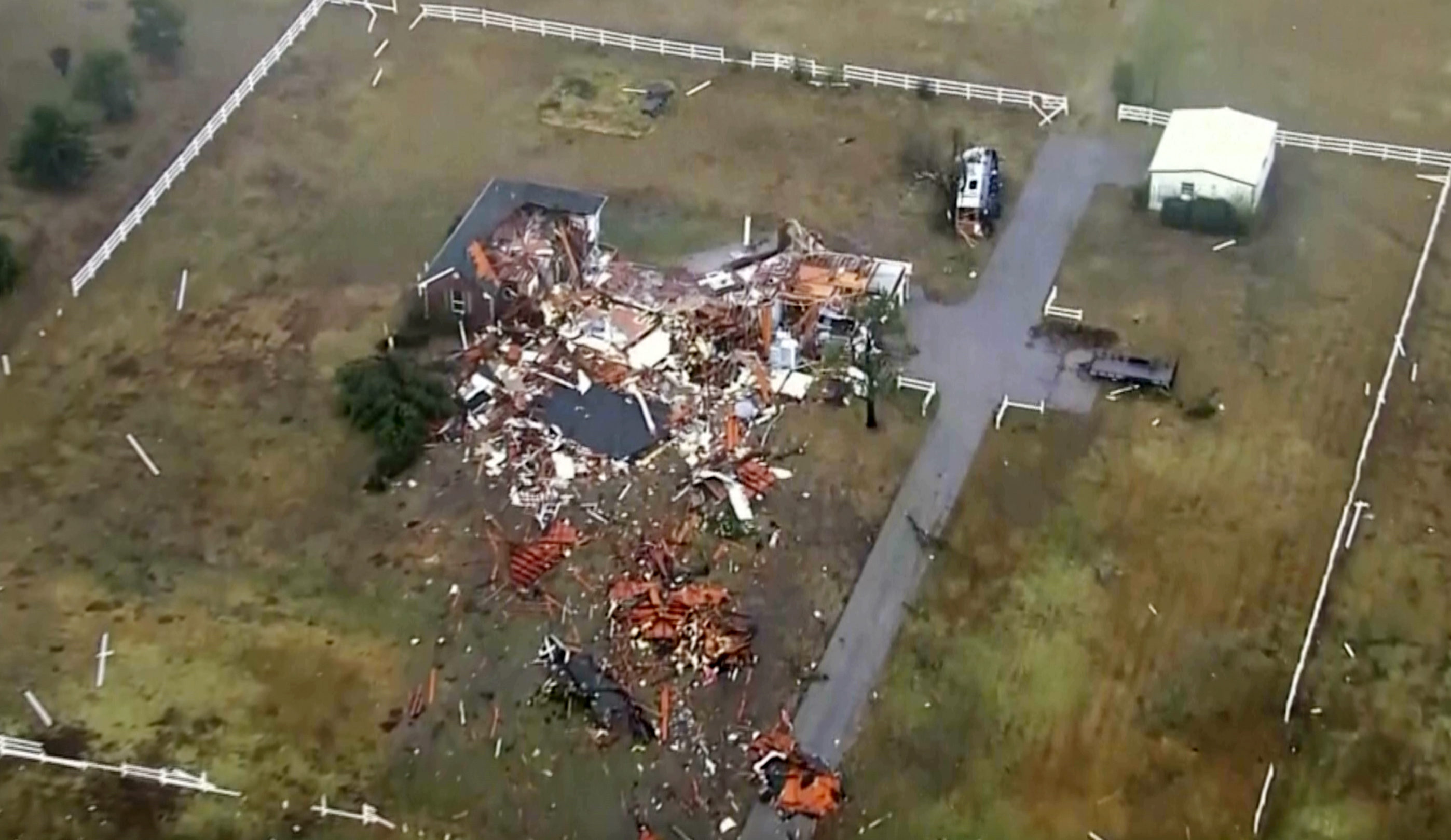 Severe storms in Oklahoma injure at least 11 people and leave thousand...