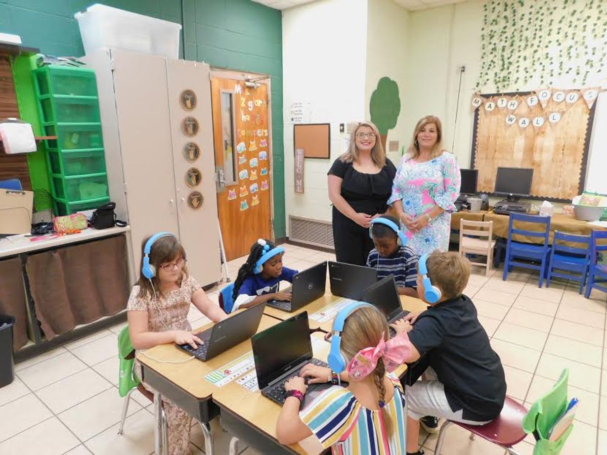 RLES second grade gets new computers