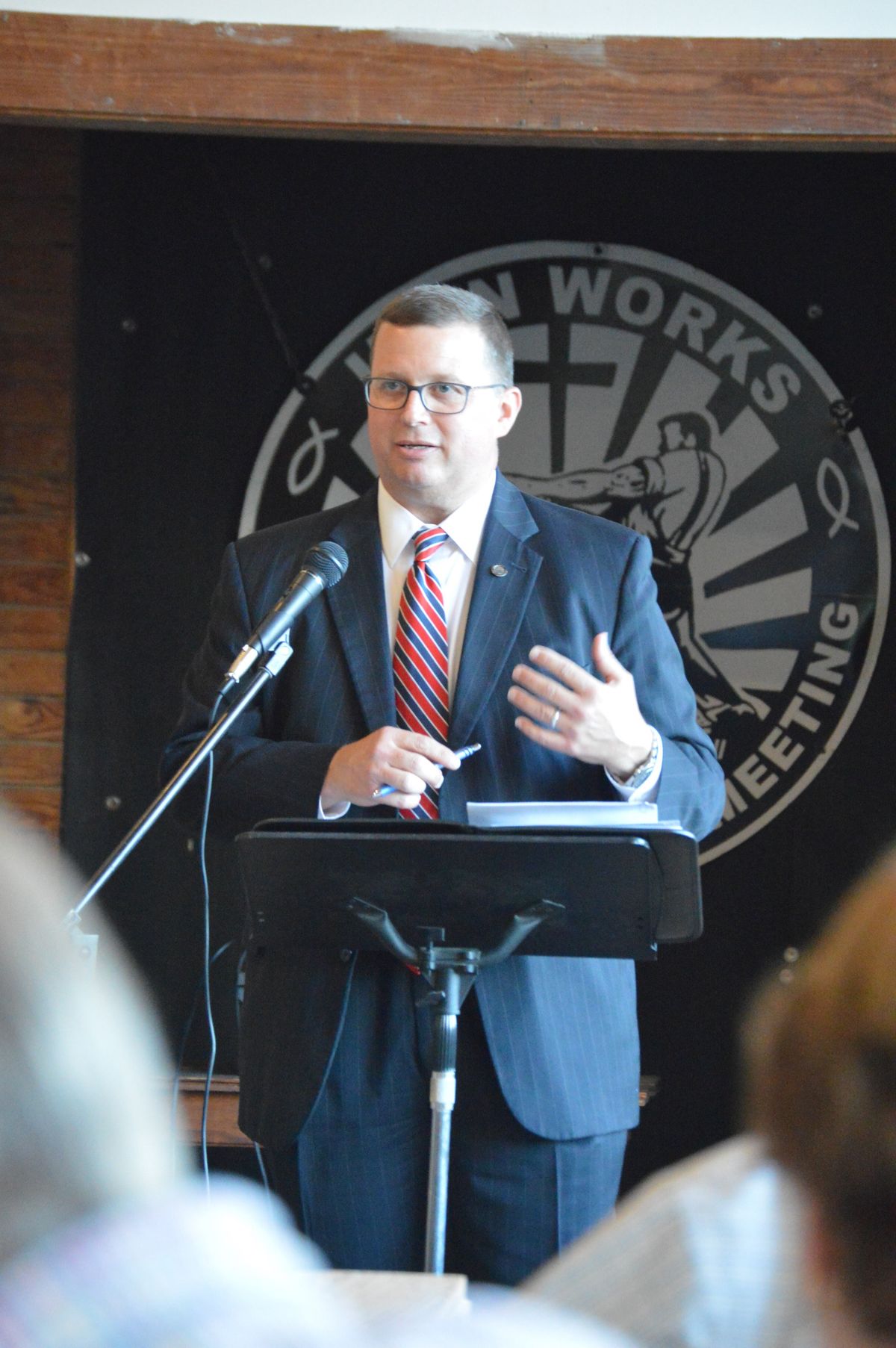 Rep. Mike Jones holds town hall meeting in Libertyville