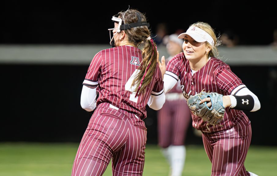 Bulldog Softball wins home tournament before Spring Break