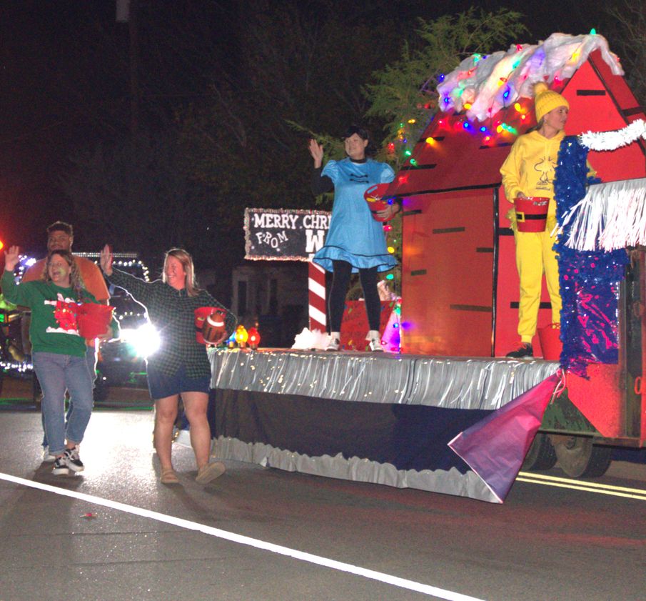 Florala’s parade floats into Christmas season