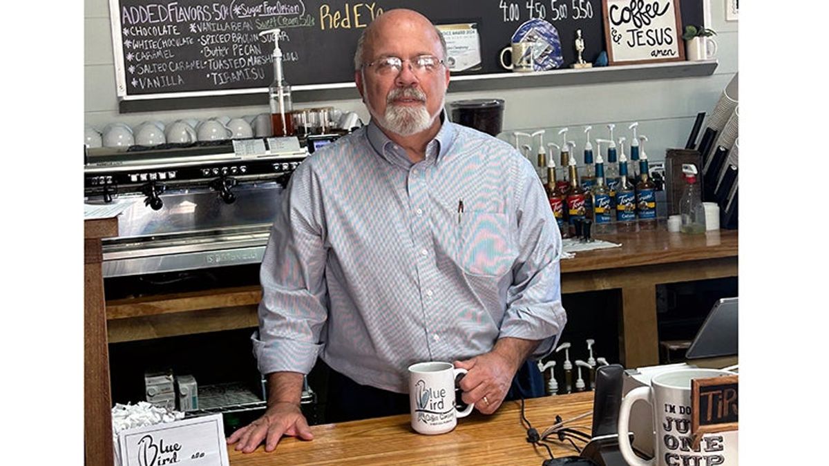 Local accountant Greg White retires after 40 years in Andalu...