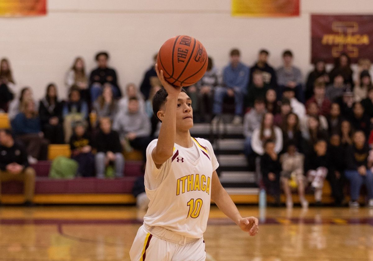 Ithaca's Elijah Sanders commits to Wells basketball