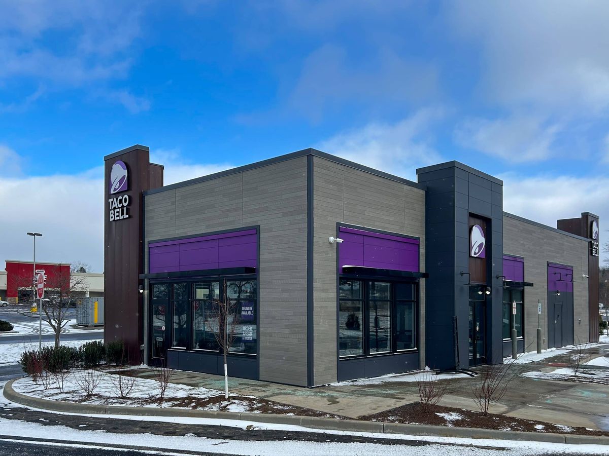 Taco Bell opens in village of Lansing