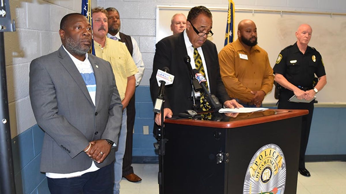 Mayor Edmondson announces gun buyback, other crime preventio...
