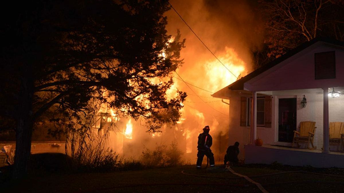 LaGrange Fire Department responds to structure fire on Dix Street